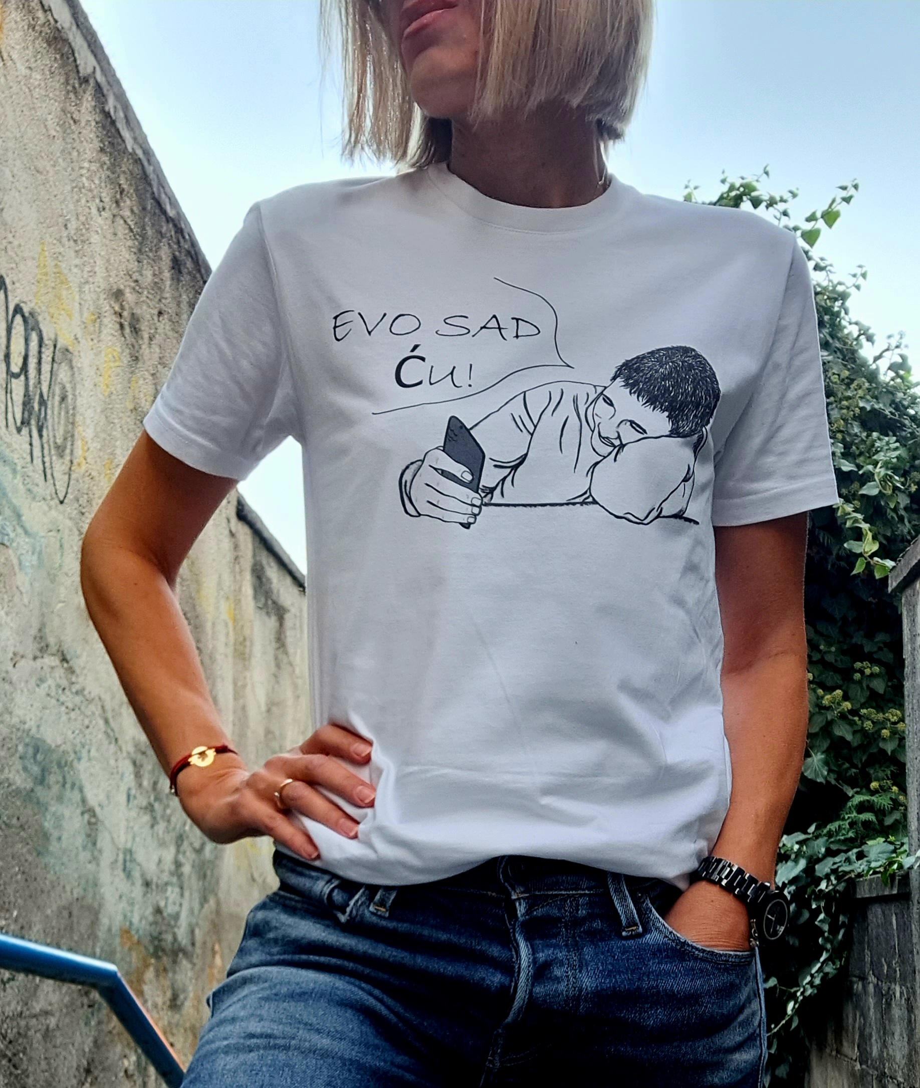 Majica UNISEX – EVO SAD ĆU ! – Dollyce